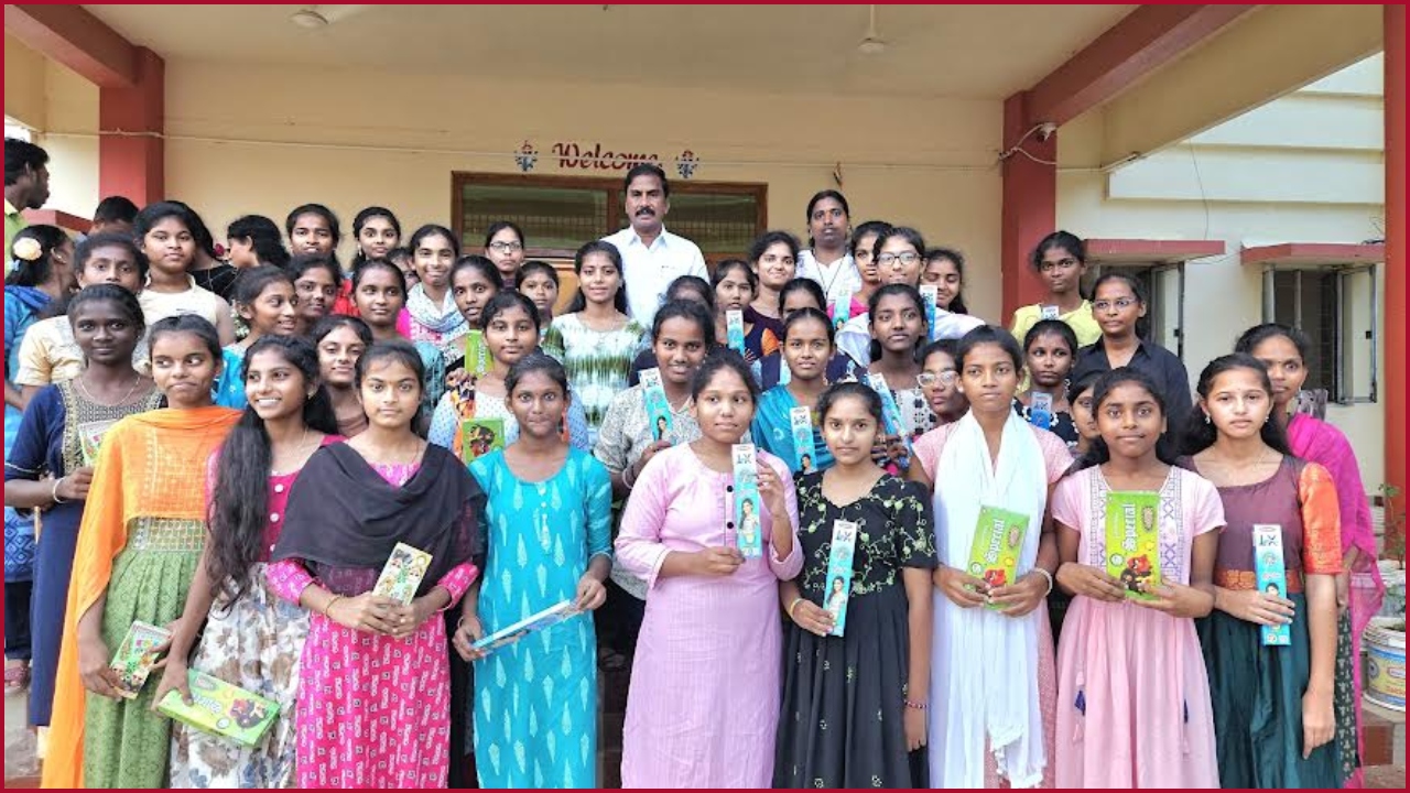 గురుకుల పాఠశాల విద్యార్థులతో ఎమ్మెల్యే తాతయ్య దీపావళి వేడుకలు